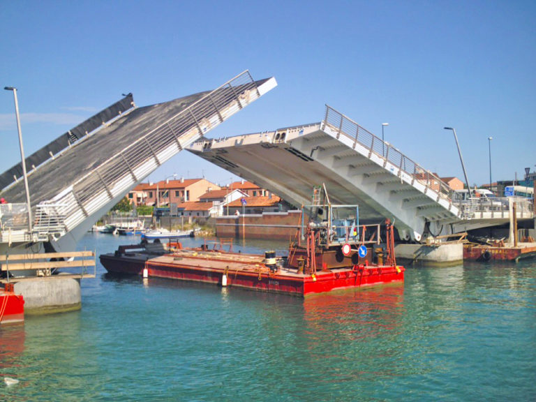 Ponte mobile a Cavallino Treporti - Ciesse Oleodinamica